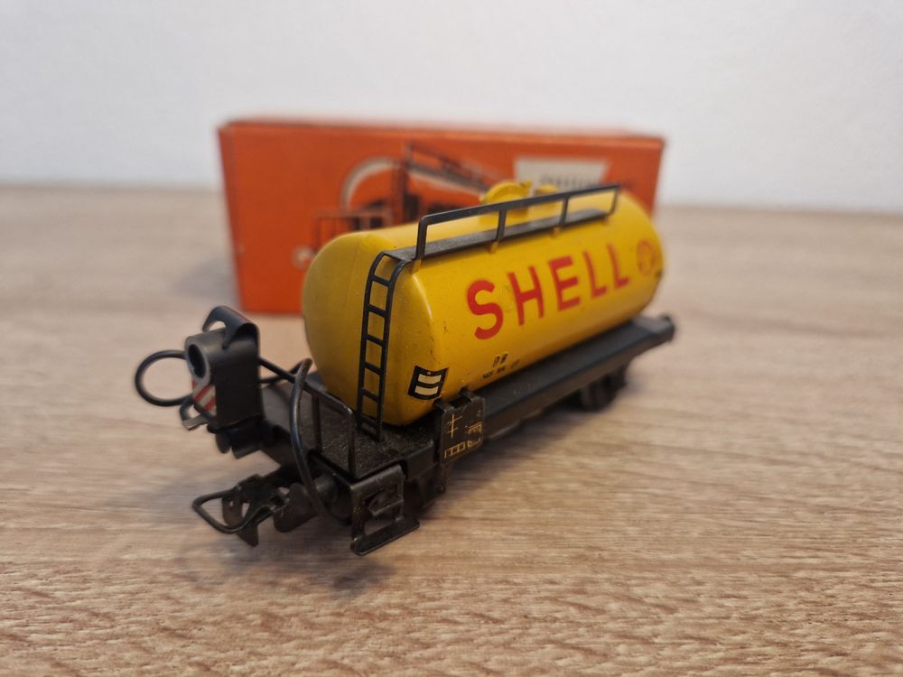 Märklin 4500 Kesselwagen Shell H0 (Gebraucht) in St-Aubin-Sauges für ...