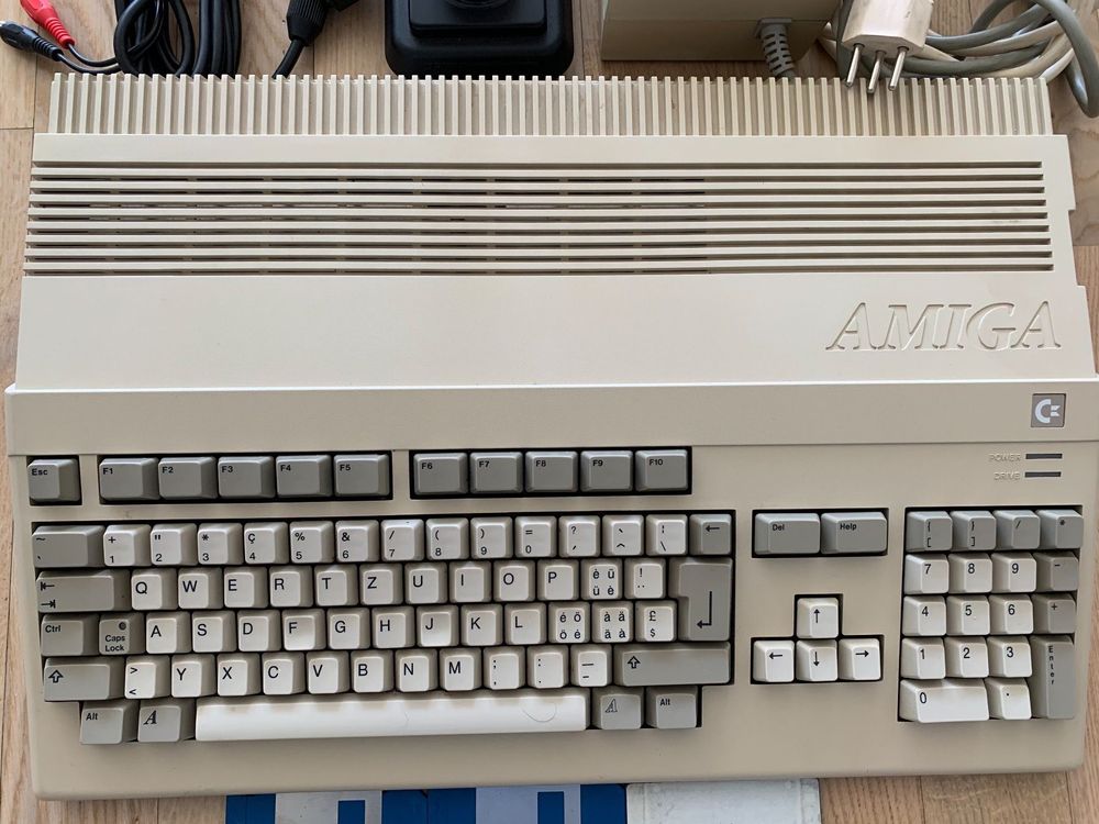 Amiga 500 Swiss Keyboard ab 1.- (Gebraucht) in Le Mont sur Lausanne für ...