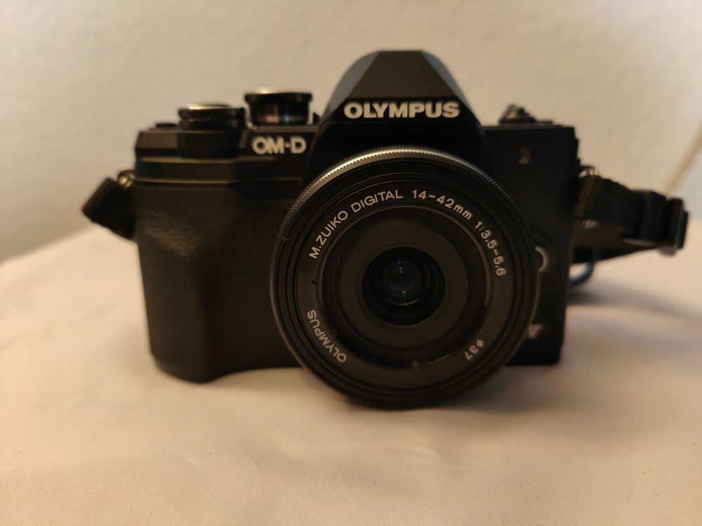 Olympus OM-D E-M10 Mark IV, Neuwertig, mit Zubehör (Neu (gemäss ...