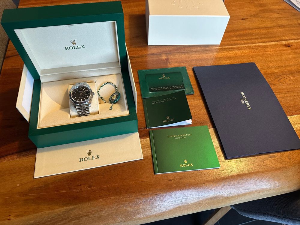 Rolex Datejust 41 Ref. 126300 Black Dial Jubilee Full Set (Gebraucht ...
