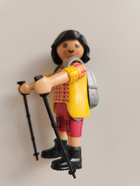 Playmobil Wanderin mit Stöcken und Rucksack (Gebraucht) in Weiningen ZH ...