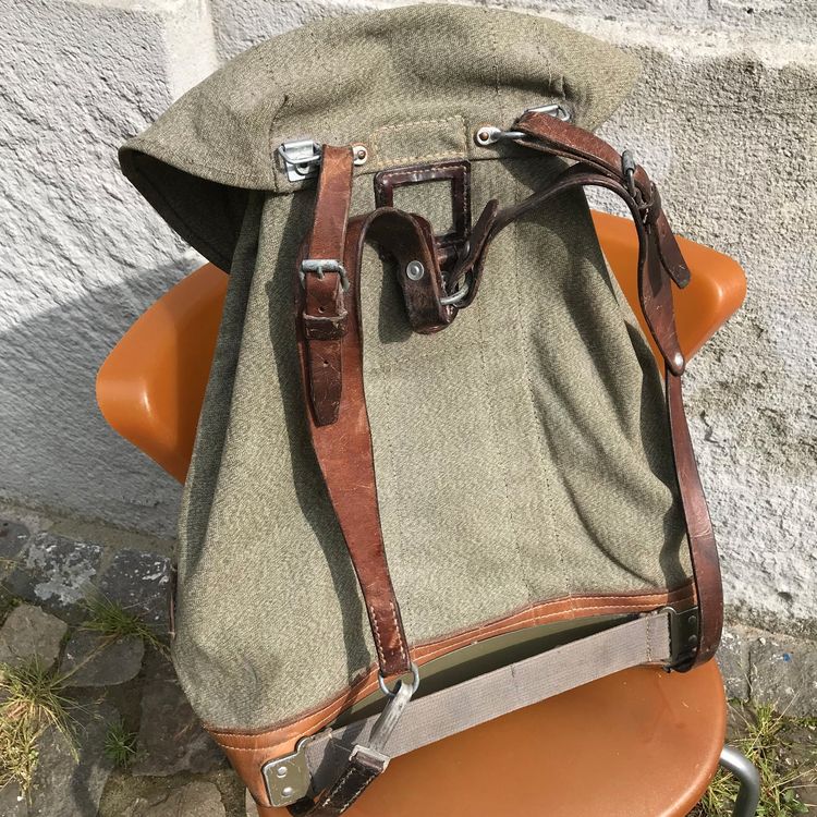 alter Militärrucksack Vintage Rucksack Stoff/ Leder | Kaufen auf Ricardo