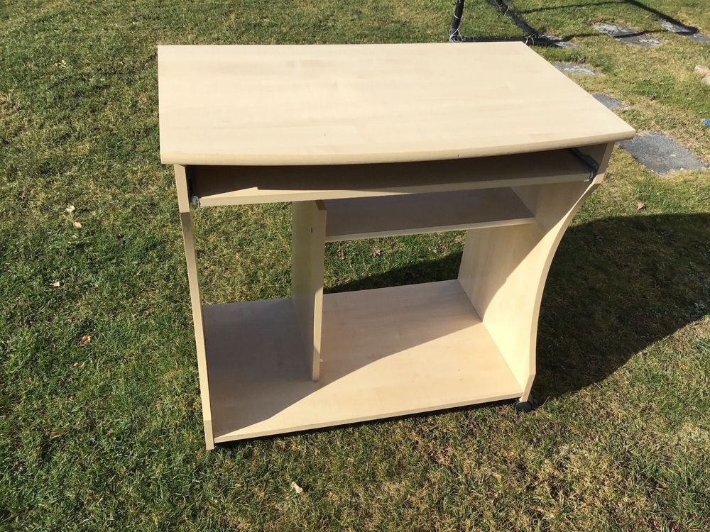Schicker Computertisch mit Tastaturauszug, mit Rädern (Gebraucht) in ...