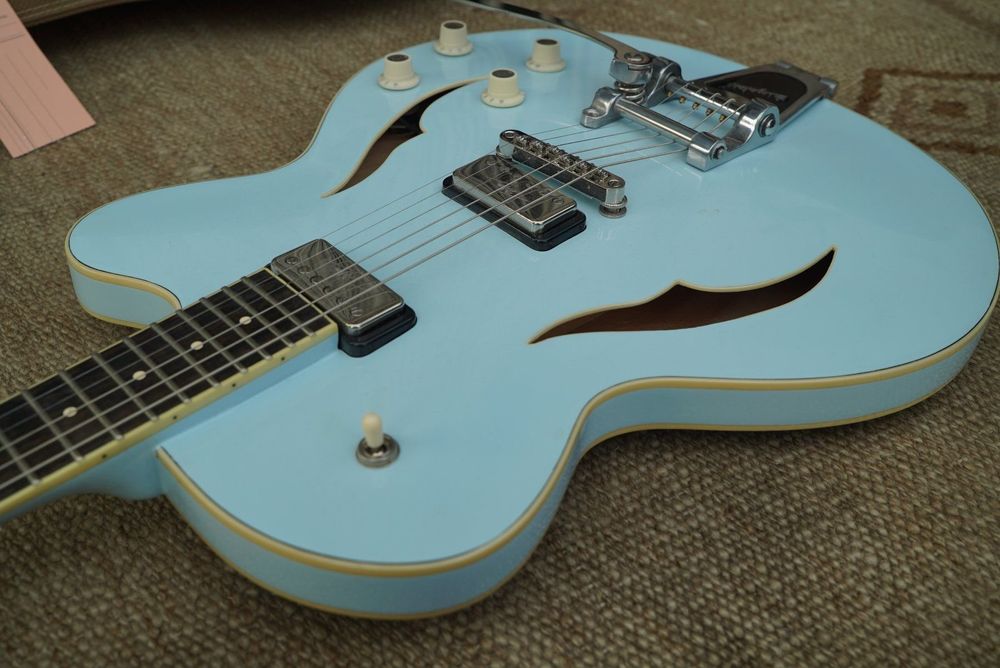 Hofner Verythin Single Cutaway 2011 Light Blue Luxus Koffer | Kaufen ...