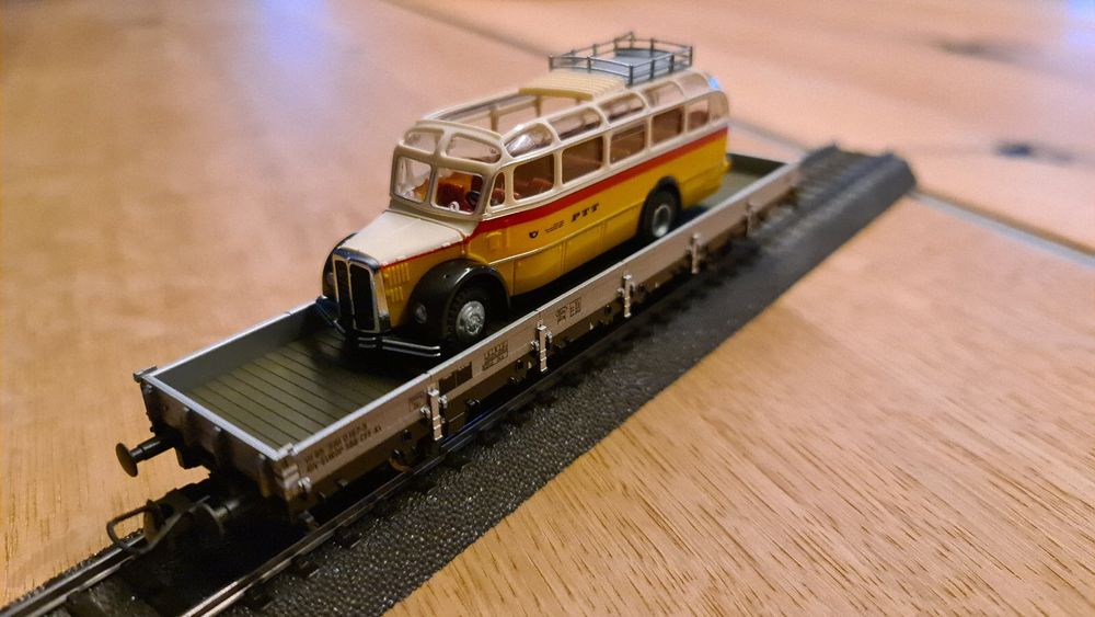 Roco H0 66671 Güterwagen mit Postauto PTT (Neu (gemäss Beschreibung)) in Anglikon für CHF 35 ...