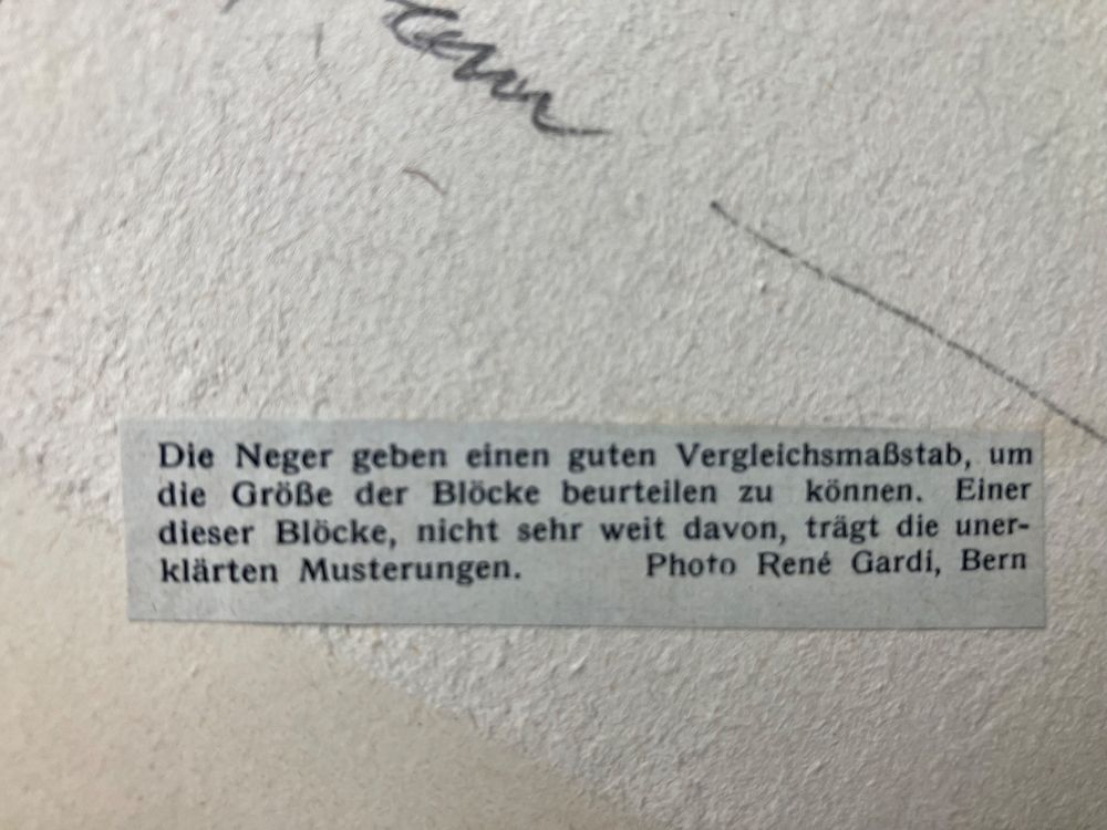 Vintage-Foto von René Gardi 1957 - Runenstein in Kamerun (Gebraucht) in ...