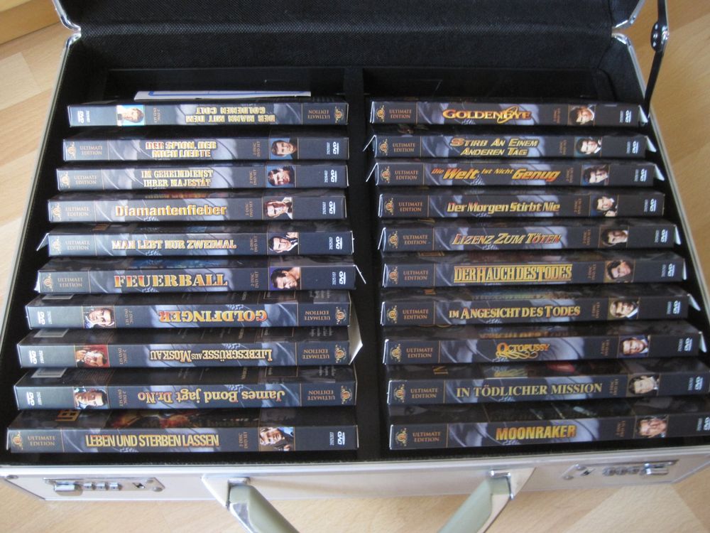 James Bond DVD Limited Koffer in Silber alle Spielfilme (Gebraucht) in ...