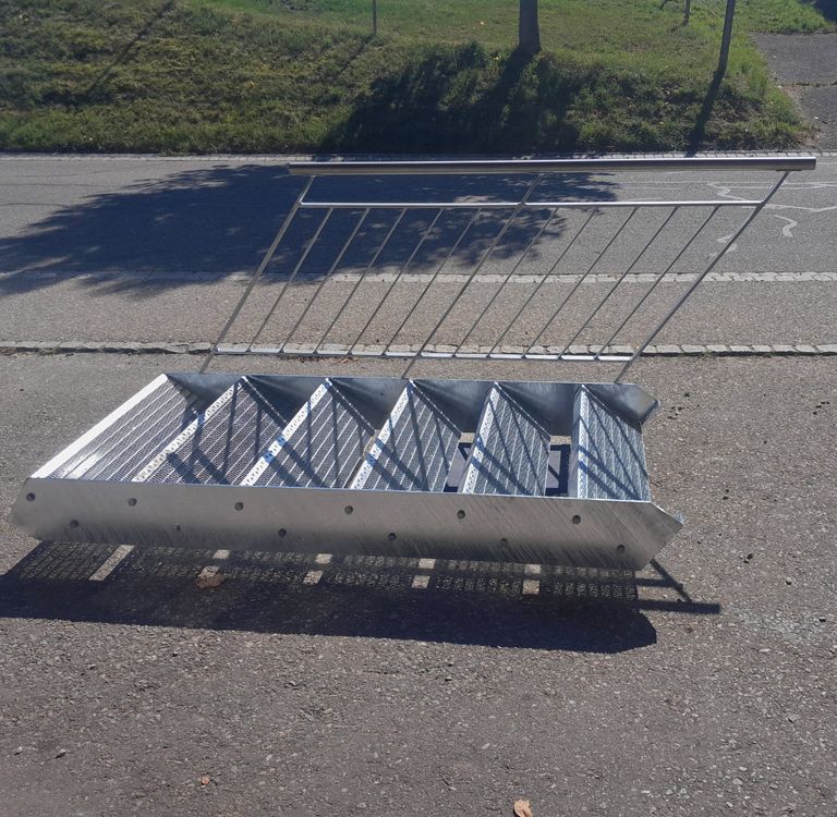 Metalltreppe 133cm hoch und 90cm breit (Gebraucht) in Fraubrunnen für CHF 1250 – nur Abholung ...