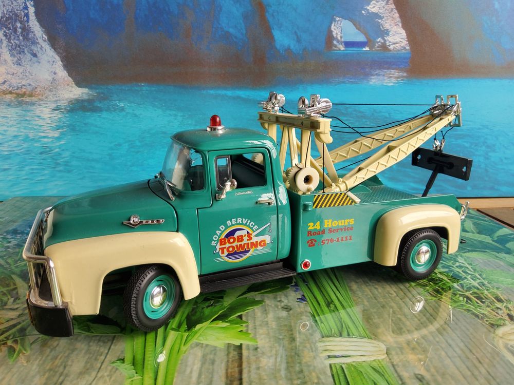 Modellauto Ford F-100 Tow Truck 1956 1/18 Welly Nr.19834 (Gebraucht) in Grüningen für CHF 71 ...