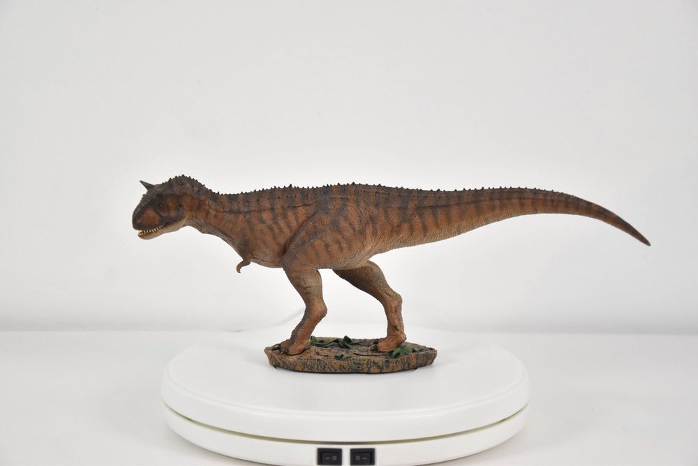 Jurassic World Carnotaurus statue Nanmu (Neu und originalverpackt) in ...