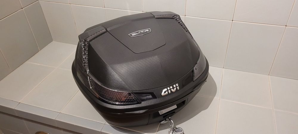 GIVI Top Case B37 Blade Monolock inkl. Befestigungsplatte | Kaufen auf Ricardo
