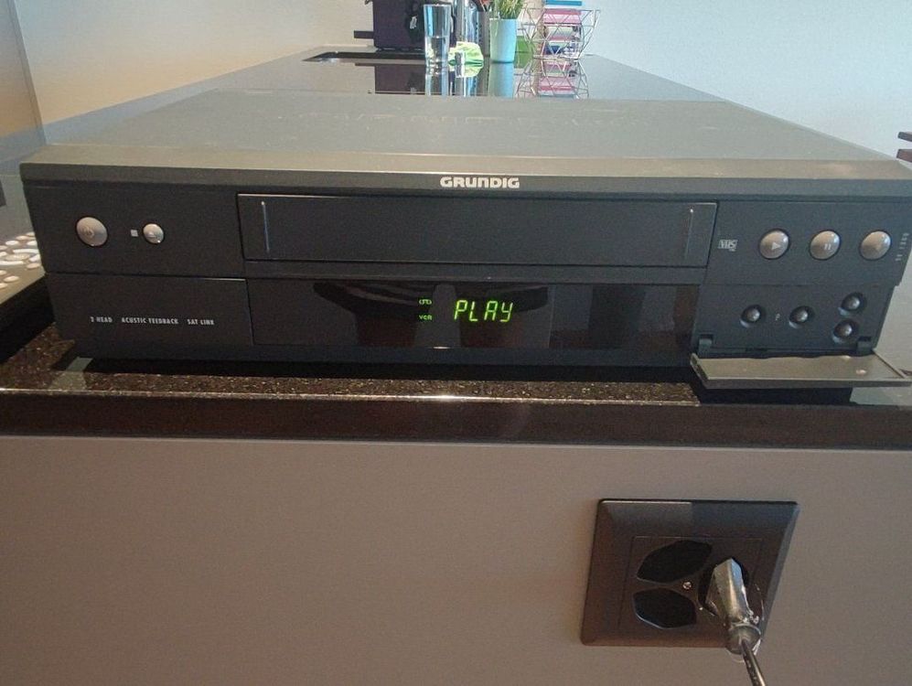 VHS Videorecorder Grundig SE 1300 | Kaufen auf Ricardo