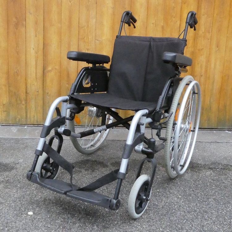 Rollstuhl Breezy, SB 46 cm, Zusatzbremsen, nur CHF 239 | Kaufen auf Ricardo