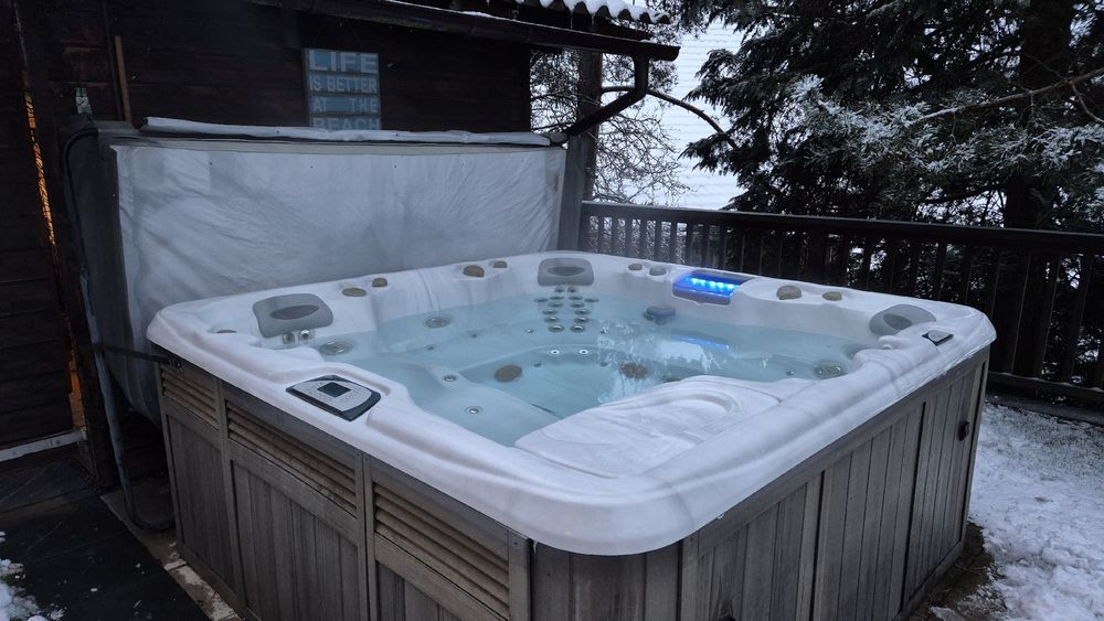 Sundance Cameo Whirlpool, gepflegt funktionsfähig (Defekt) in Lufingen ...