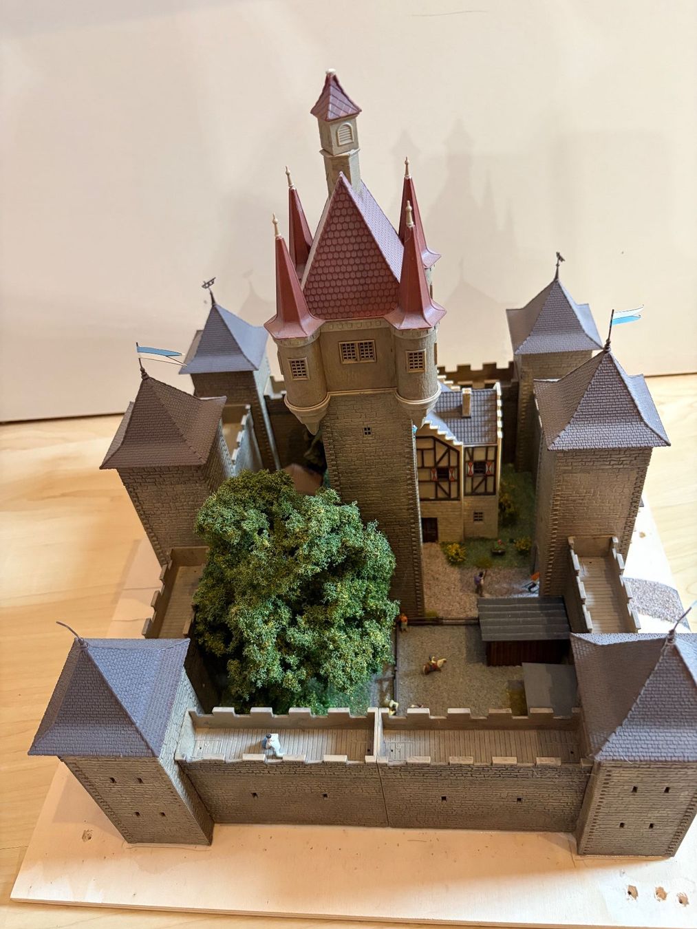 Burg Rabenstein von Faller (Gebraucht) in Oeschgen für CHF 15 – nur ...