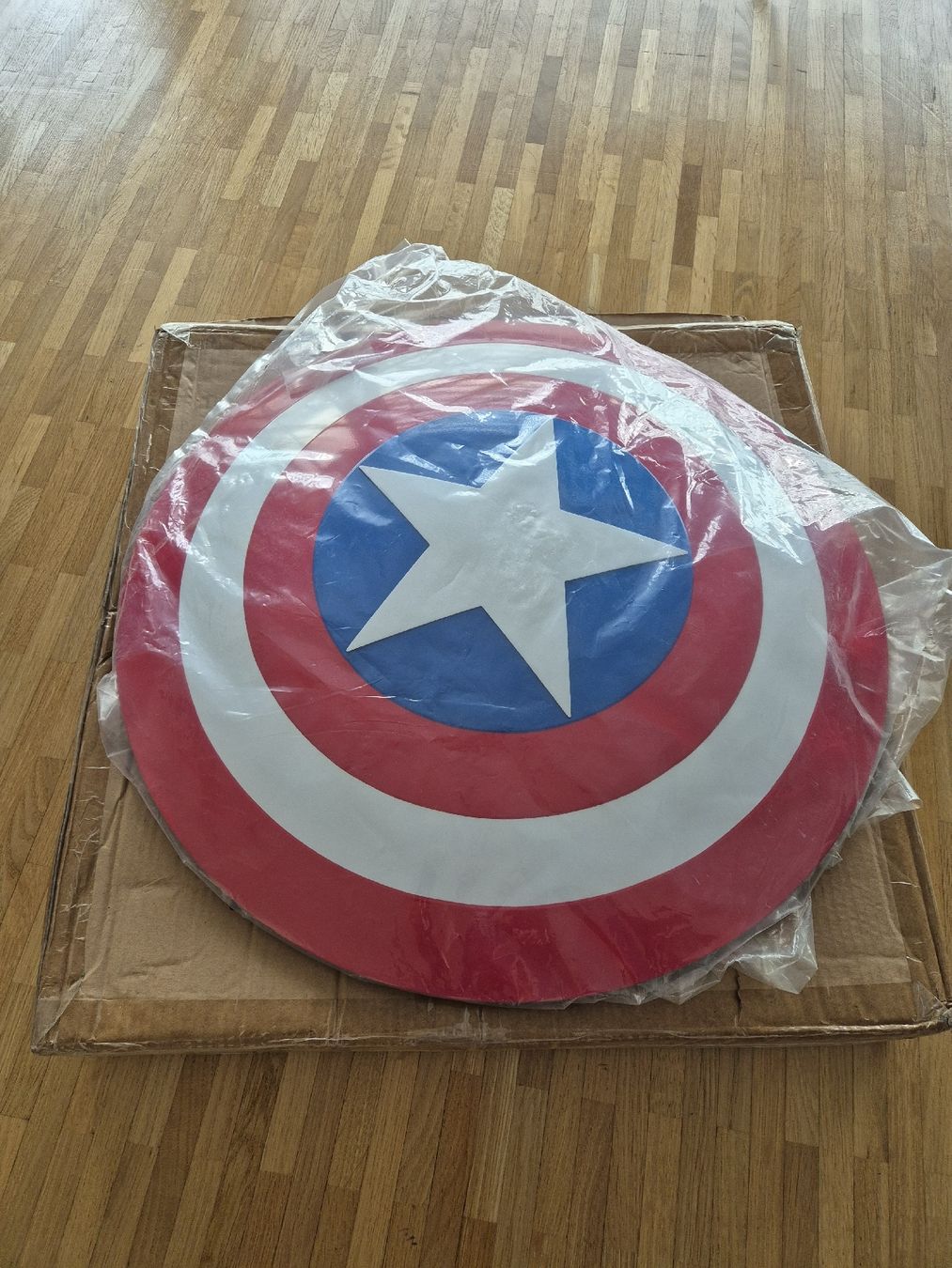 Captain America Bouclier 1:1 (Neuf avec emballage d'origine) à Cugy FR ...