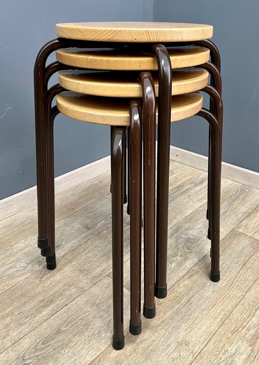 4 Stück Vintage Stahlrohr Holz Hocker Stapelbar | Kaufen auf Ricardo