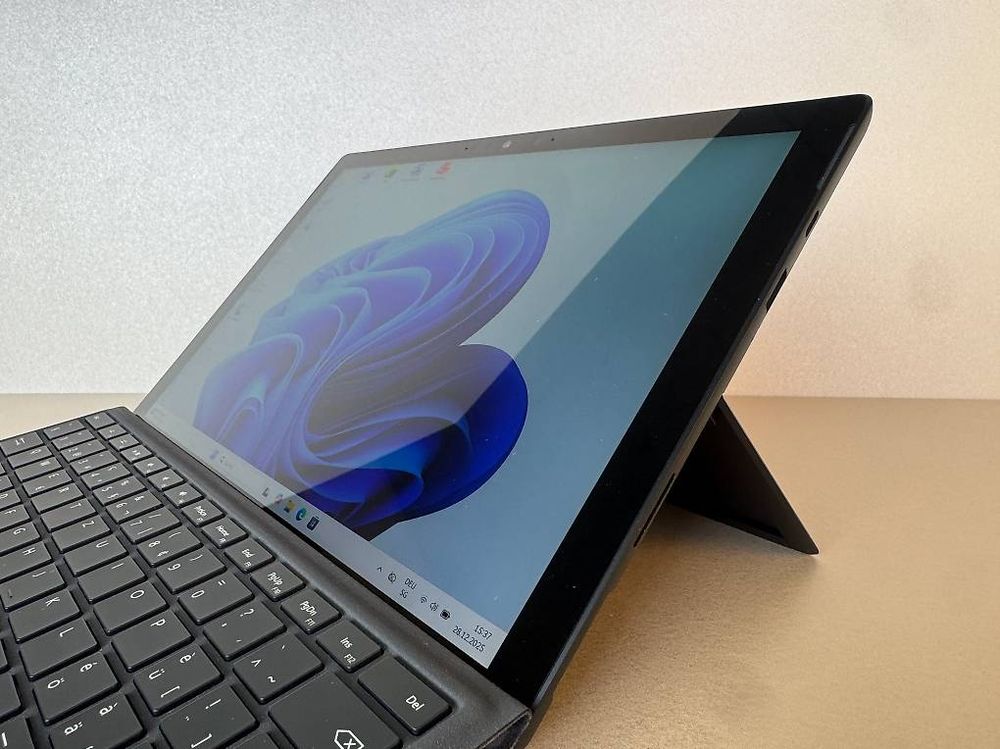 Microsoft Surface Pro 7+ mit 8GB RAM, 256GB SSD Win11 Office (Gebraucht ...