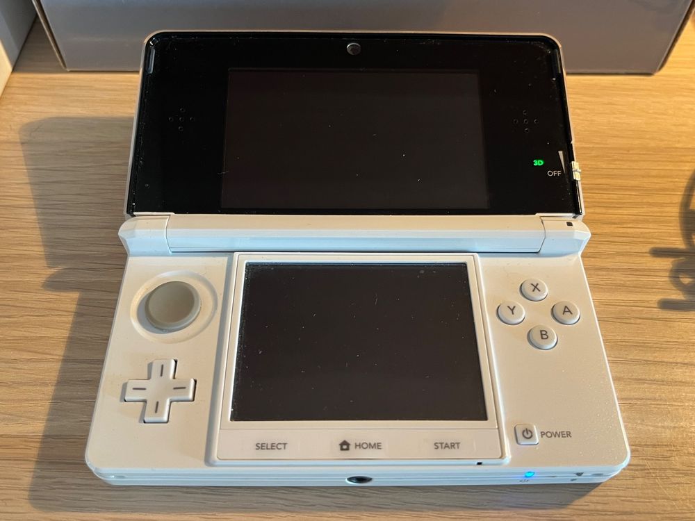 Nintendo 3DS Weiss OVP + Ladekabel (Gebraucht) in St. Gallen für CHF ...