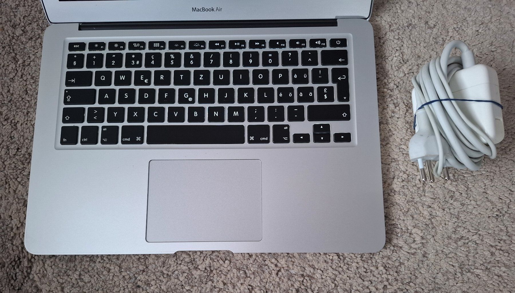 MacBook Air 13 A1466 MC2925 i5-SSD macOS Monterey (Gebraucht) in MAGDEN ...