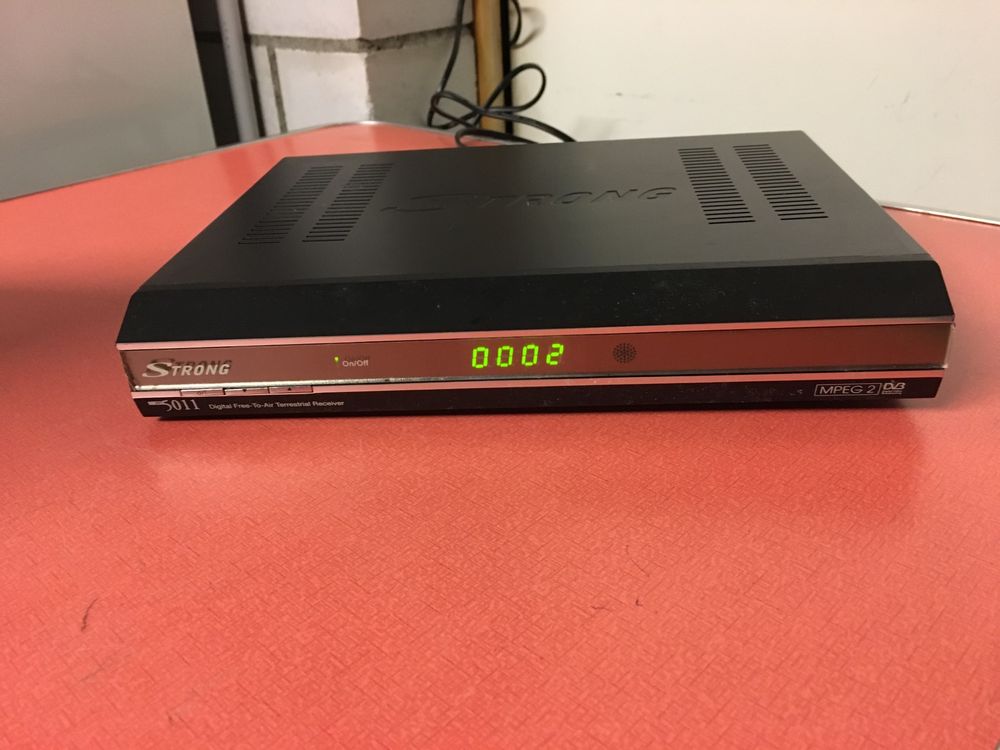 Digital Free-To-Air Terrestrial Receiver SRT 5011 | Kaufen auf Ricardo