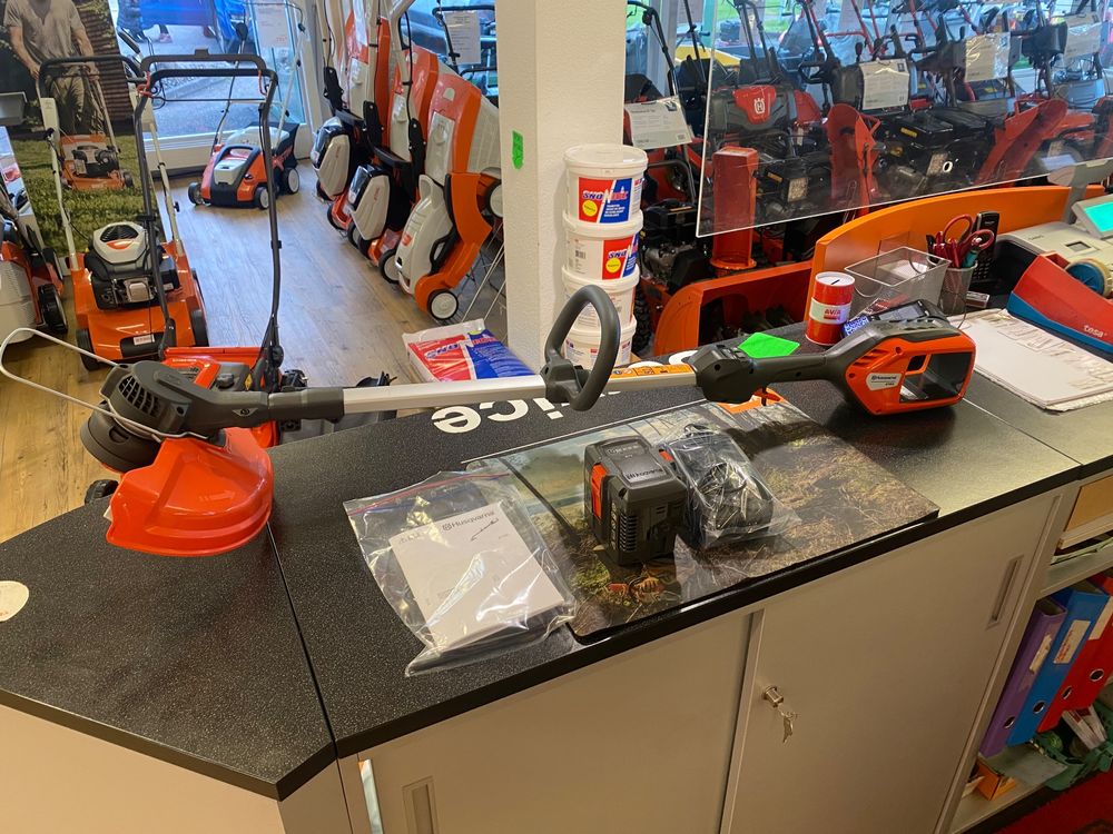 Husqvarna Trimmer Motorsense Akku 215 iL SET (Neu (gemäss Beschreibung ...