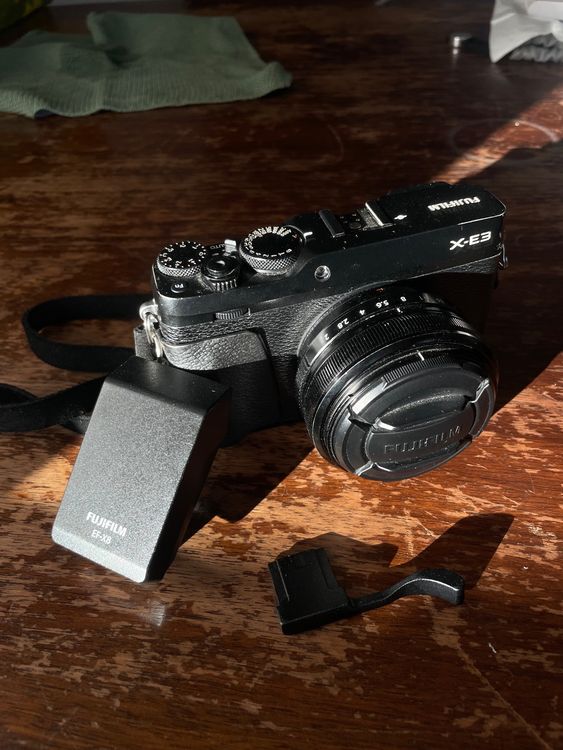 Fujifilm Xe3 mit Fujinon Xf 18mm F2R und Zubehör | Kaufen auf Ricardo