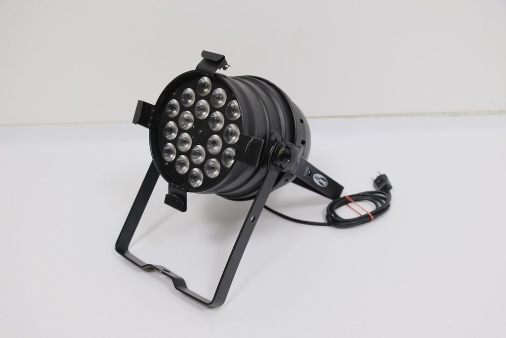 SHOWTEC LED Par 64 Short Q4-18 Scheinwerfer (23102348) (Gebraucht) in Zürich für CHF 69 – mit ...