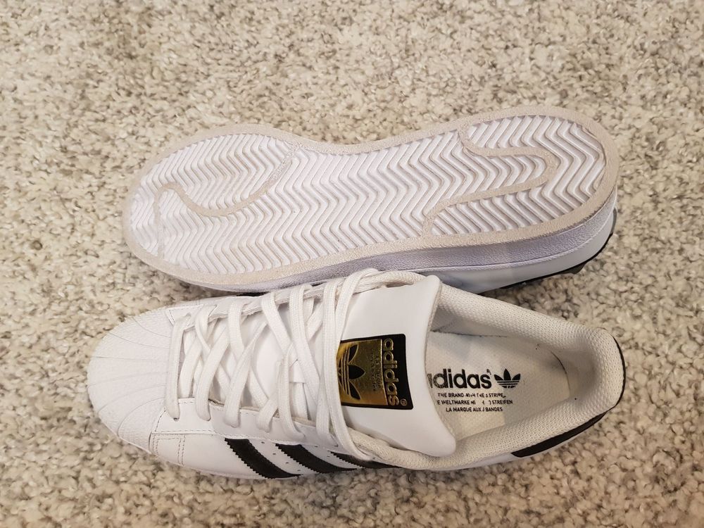 Adidas Superstar der Grösse 44 (Gebraucht) in Embrach für CHF 40 – mit ...