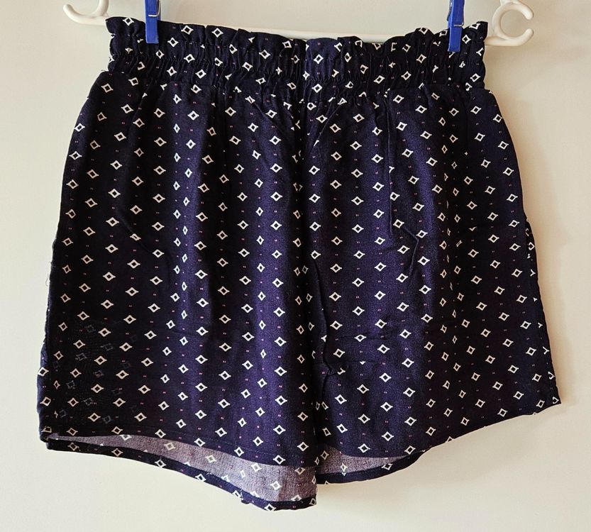 Dunkelblaue Sommer-Shorts, Gr. S (Gebraucht) in Geroldswil für CHF 5 – mit Lieferung auf Ricardo ...