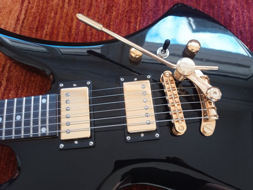 Mockingbird style w/ Seymour Duncan pickups, locking tuners | Kaufen ...