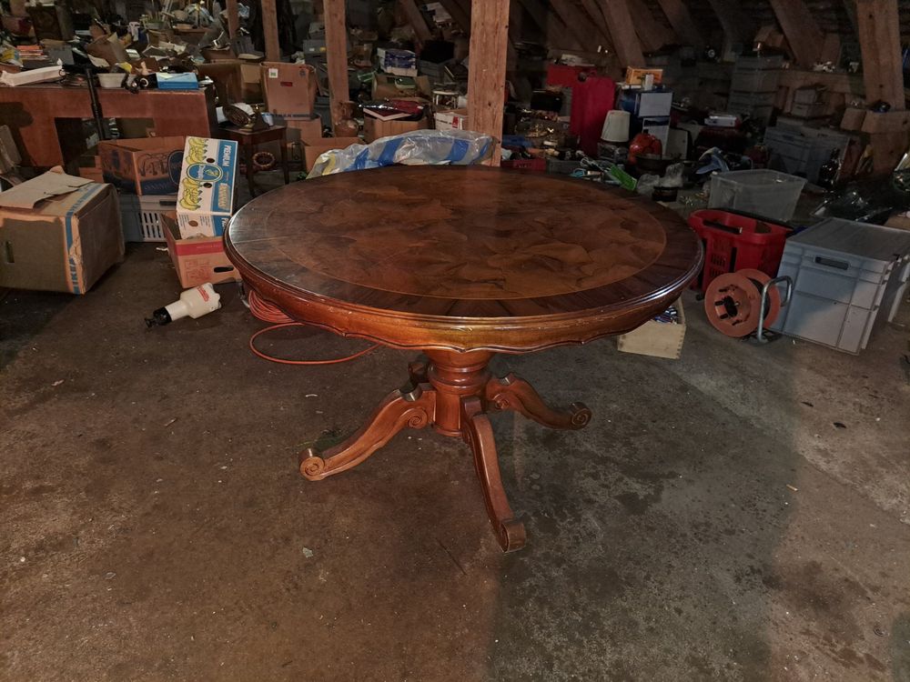 Antiker Runder Nussbaumtisch Auszichbar (Gebraucht) in Buch am Irchel für CHF 30 – nur Abholung ...