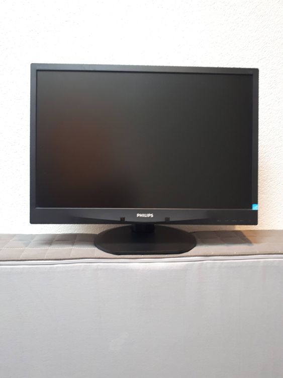 Flachbildschirm Philips mit diversen Anschlüssen | Kaufen auf Ricardo