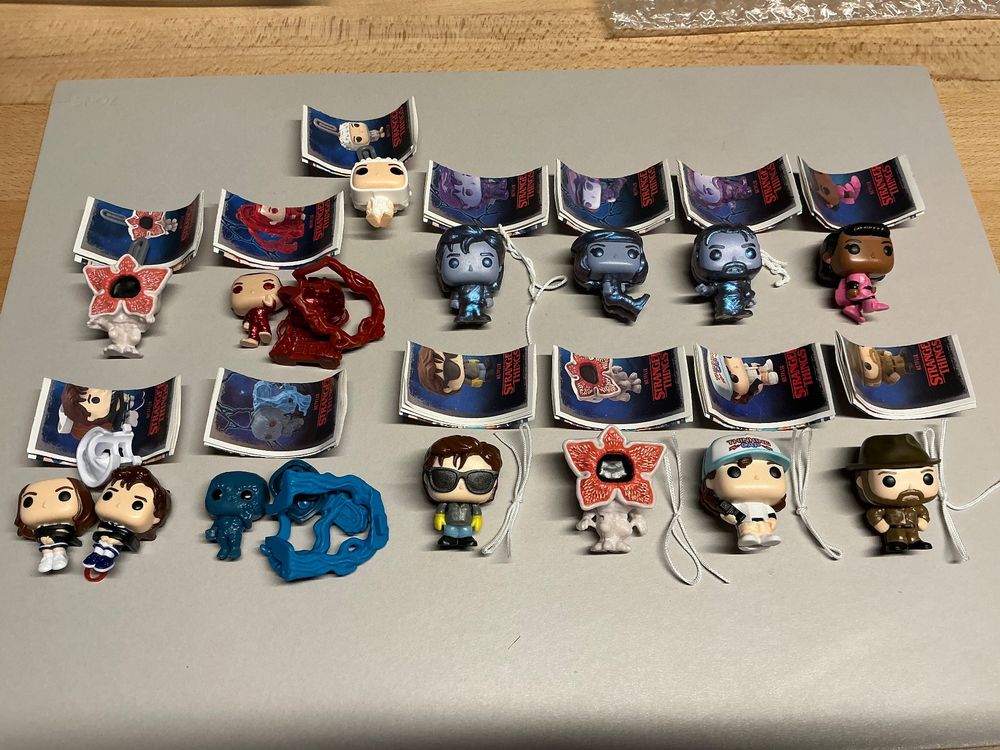 Kinder Joy Stranger Things Set mit verschiedenen Figuren (Neu (gemäss ...