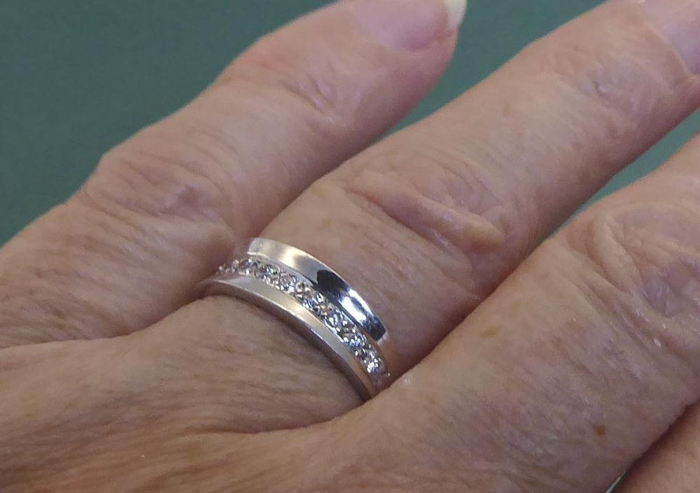 Ring 925 Silber mit synthetischen Steinchen (Gebraucht) in Muri AG für ...