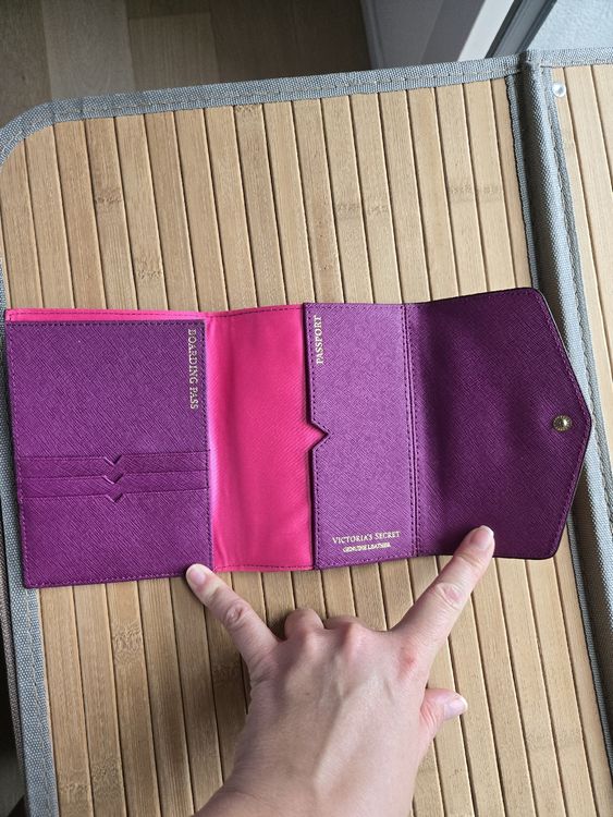 Pochette Passport (Neuf (Voir description)) à Plan les ouates pour CHF ...