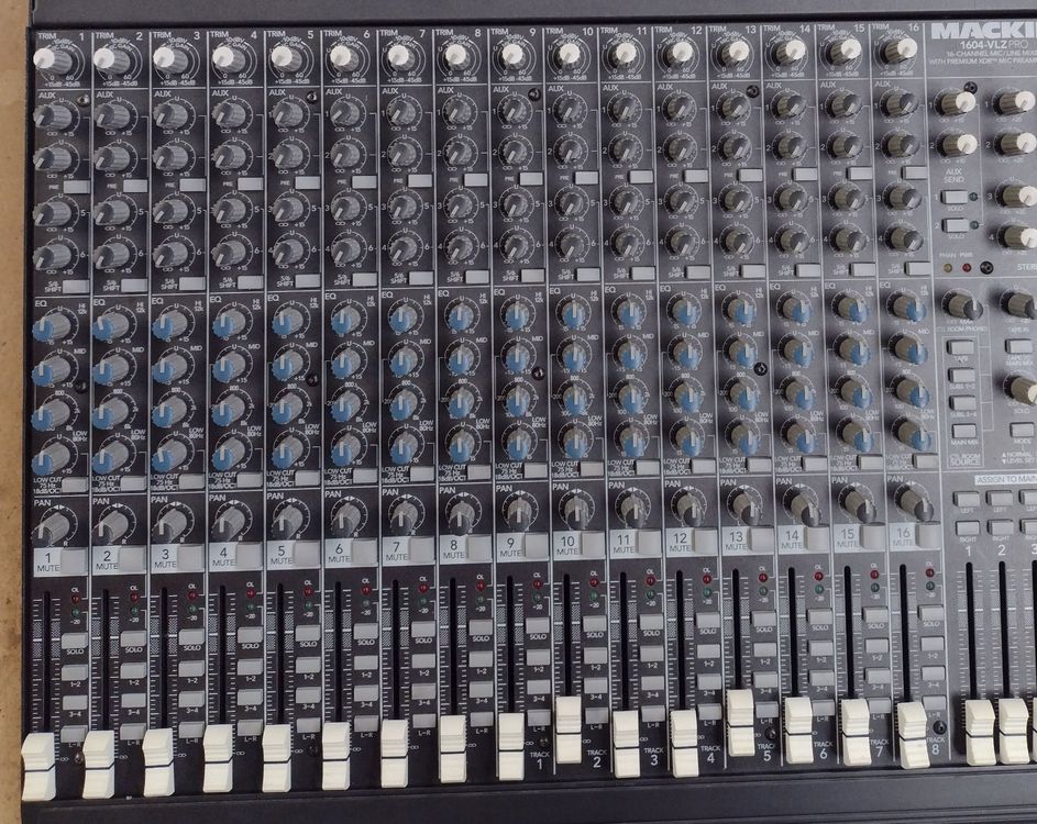 Mackie 1604 VLZ PRO, kompakter 16-Kanal-4-Bus-Mixer (Gebraucht) in ...