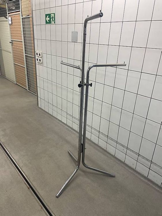 Appendiabiti con tre braccie (Gebraucht) in Pugerna für CHF 8 – nur ...