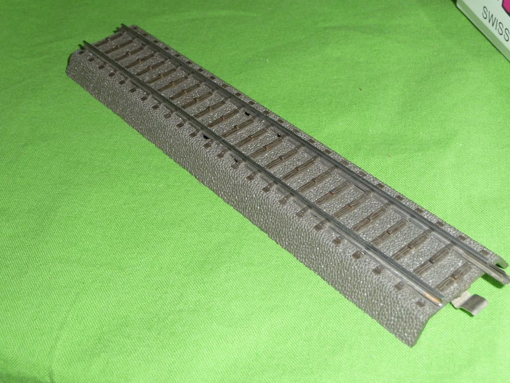 1x Märklin 24951 Übergangs C-Gleis / M-Gleis V-Lasche fehlt (Gebraucht ...