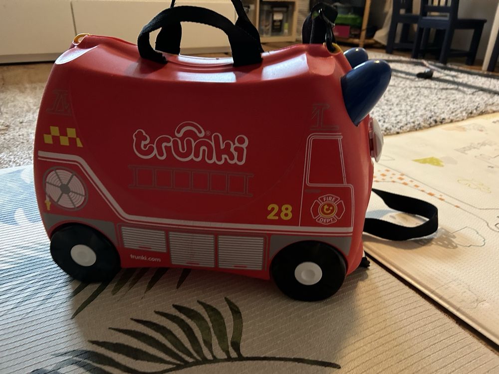 Trunki Ride-On Suitcase Firetruck Red Kids Travel Fun (Gebraucht) in ...