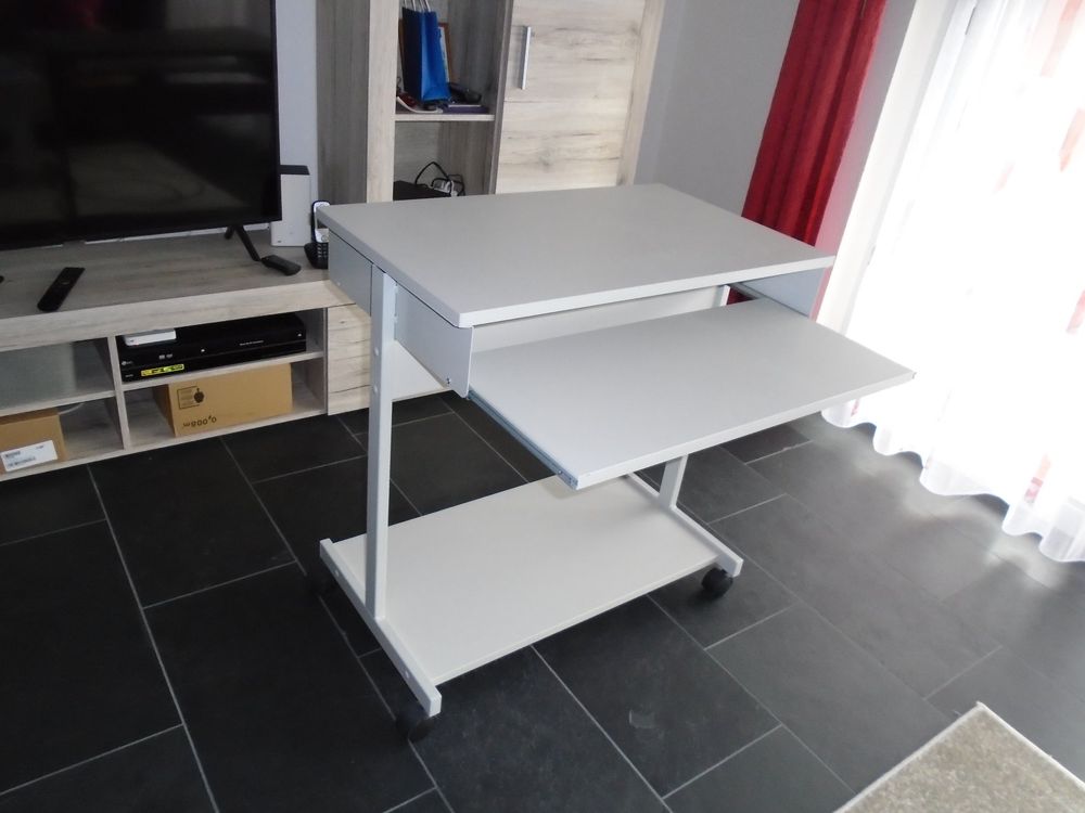 Computer Tisch Fahrbar Neuwertig | Kaufen auf Ricardo