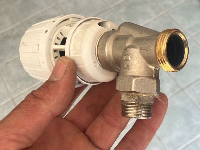 Danfoss Heizkörper Radiator Ventil mit Anschluss rechtw. (D'occasion) à ...