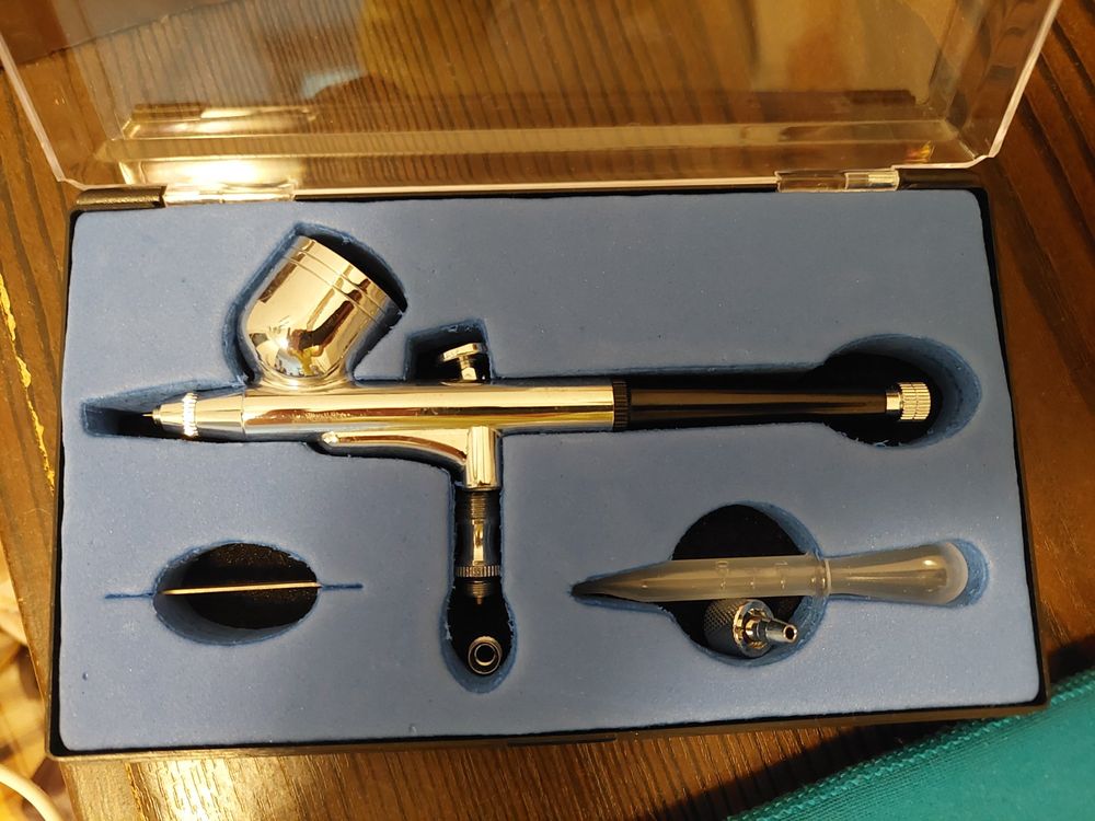 Einfaches Airbrush set (Kompressor, Airbrush) (Gebraucht) in KEHRSATZ ...