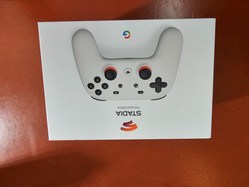 Stadia Premier Edition + 2 zusätzliche Kontroller | Kaufen auf Ricardo
