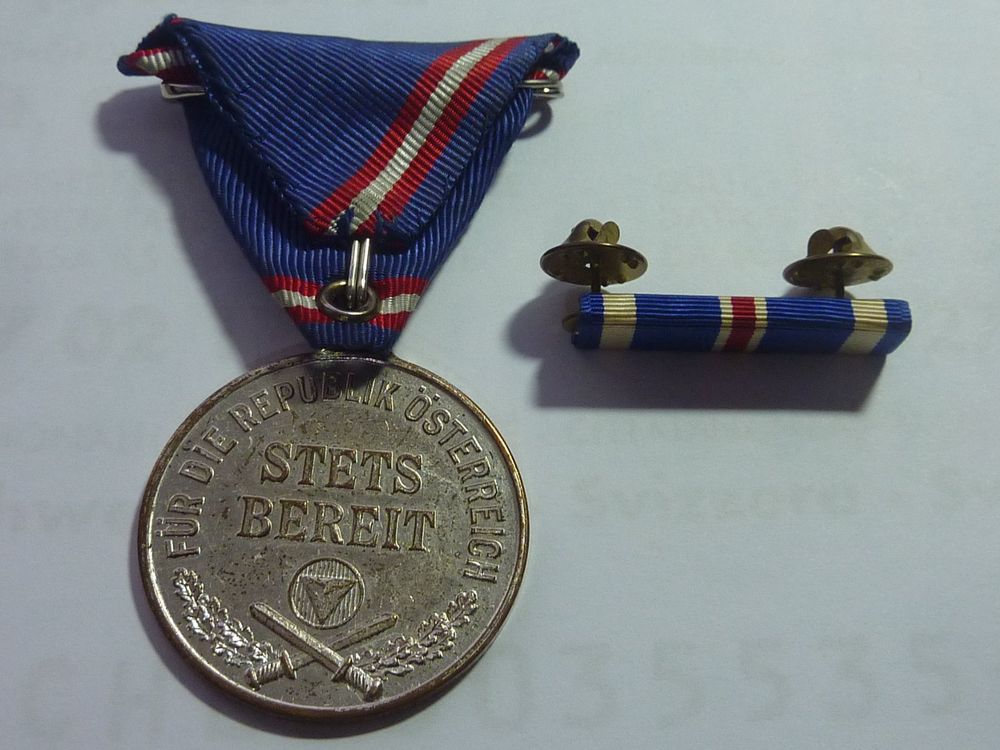 Militär Wehrdienst Medaille Österreich STETS BEREIT m.Spange | Kaufen ...