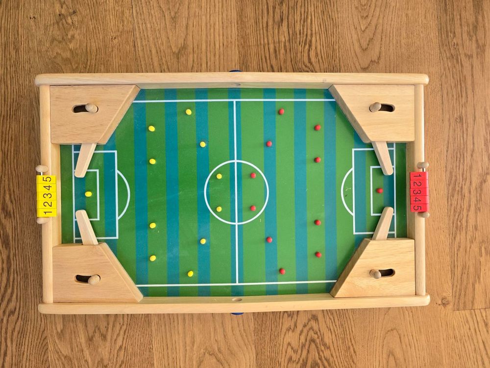 Tischfussballspiel aus Holz (OHNE Ball) (Gebraucht) in Fehraltorf für ...