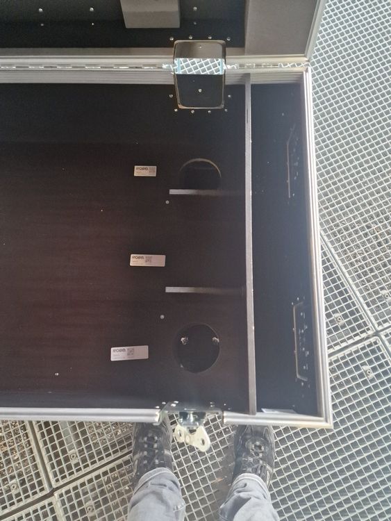 Original ROBE Tetra 2 Flightcase (Gebraucht) in Niederuzwil für CHF 53 ...