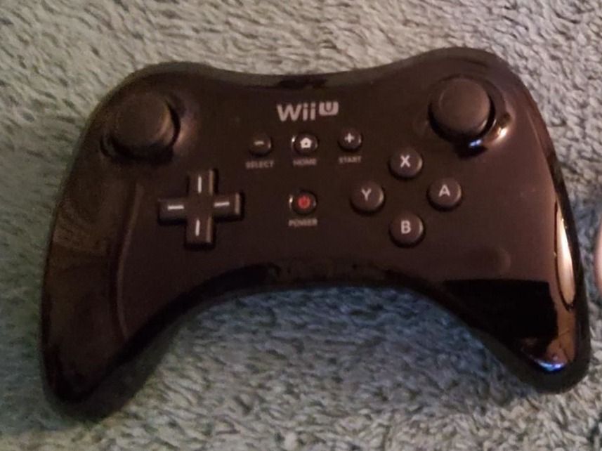 PRO CONTROLER ORIGINAL NINTENDO WII U (Gebraucht) in Villars-le-Terroir ...
