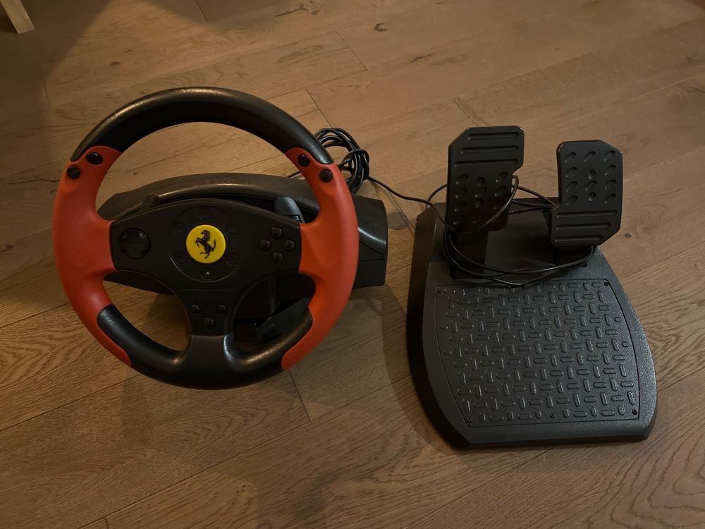 Volant et pédales Thrustmaster PS3/PC (Gebraucht) in St-Livres für CHF ...