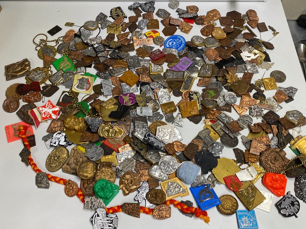 LOT Fasnachtsabzeichen Abzeichen /// D745 (Gebraucht) in Bern für CHF 100 – mit Lieferung auf ...